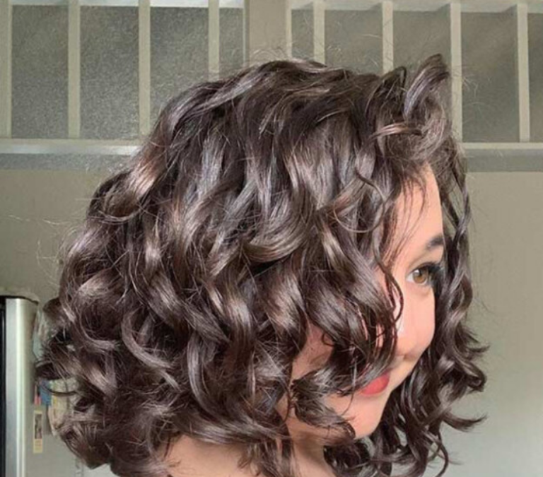 17 مدل کوتاهی موی فر برای خانم‌هایی که موهای فرفری جذاب دارند؛ فرفری‌ها ...